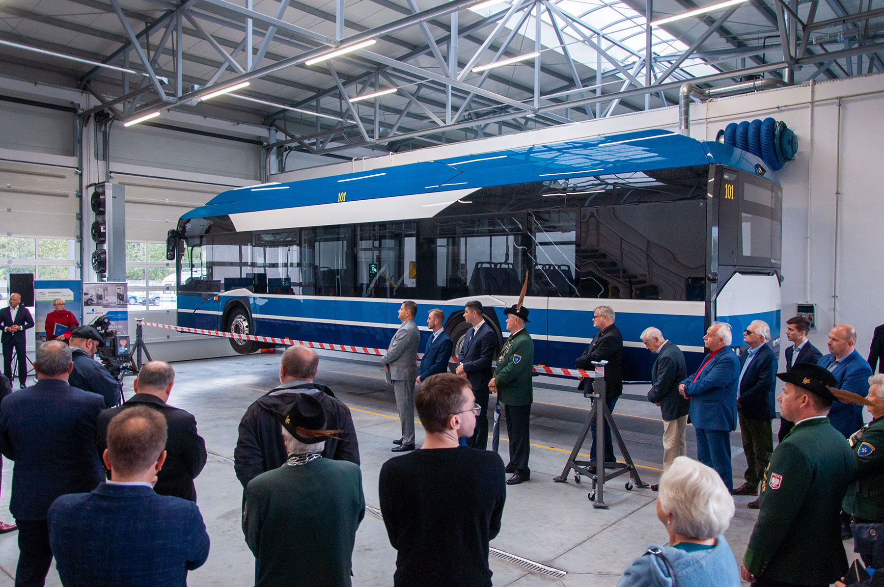 MZK Wejherowo - nowa hala warsztatowa i autobus - goście